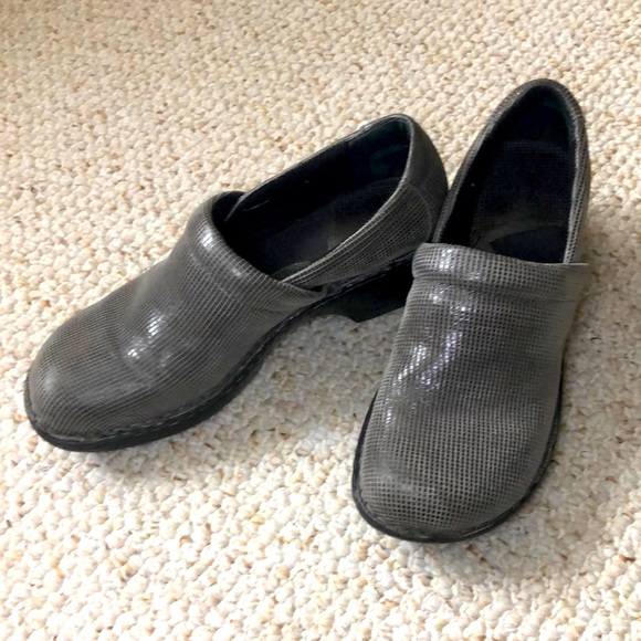 boc | Shoes | Boc Grey Leather Clogs With Black Bottoms | Poshmark